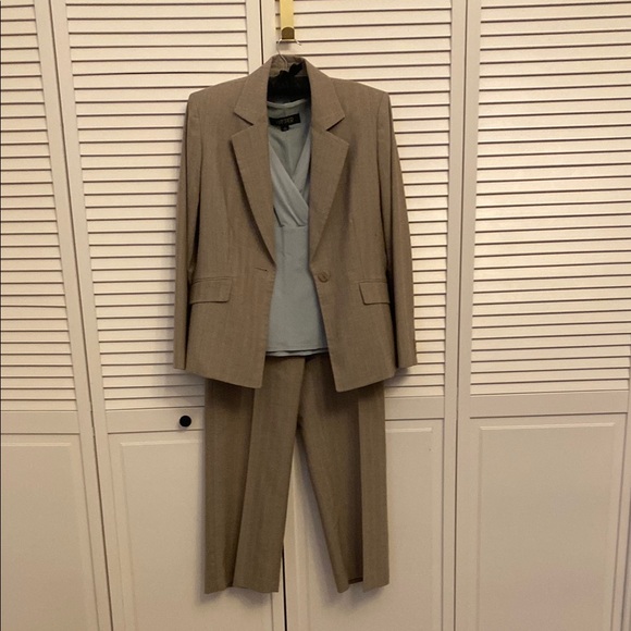 Kasper | Pants & Jumpsuits | Kasper Tan Pantsuit Elegant Tailored Fit ...